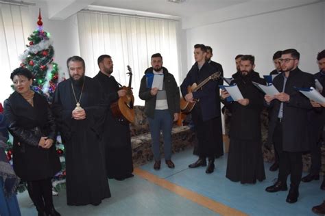 Colindători la centrele sociale din Reșița Episcopia Caransebeșului