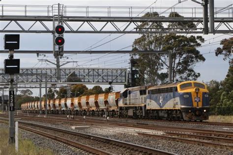 B80 Leads Vl356 On The Down Empty Apex Train At Sunshine Wongms Rail