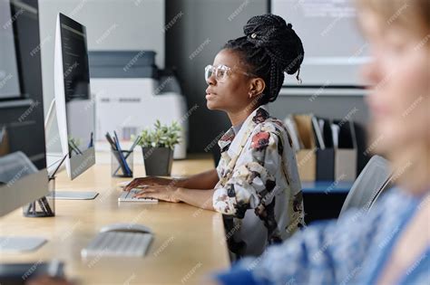 Premium Photo Black Female Coder Typing On Office Computer