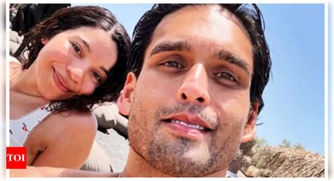 Sidhartha Mallya Gives Us A Sneak Peek Into His Romantic Beach Honeymoon With Jasmine In Greece