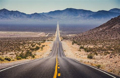 Estrada Reta Infinita No Sudoeste Americano EUA Imagem De Stock