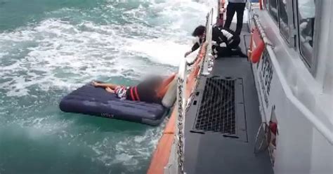 표류하는 아들 구하려 바다에 뛰어든 아버지 숨져