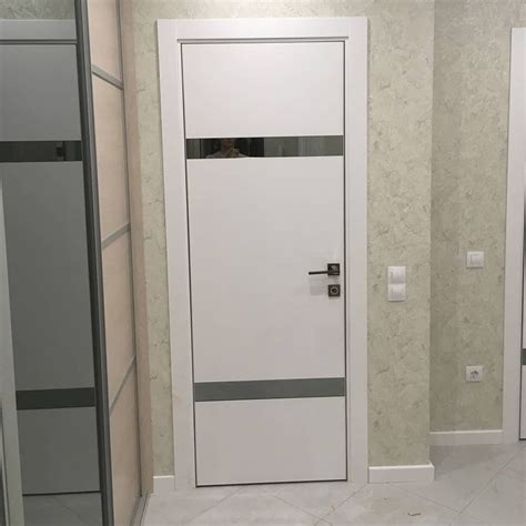 أبواب خشبية بيضاء لغرفة المعيشة