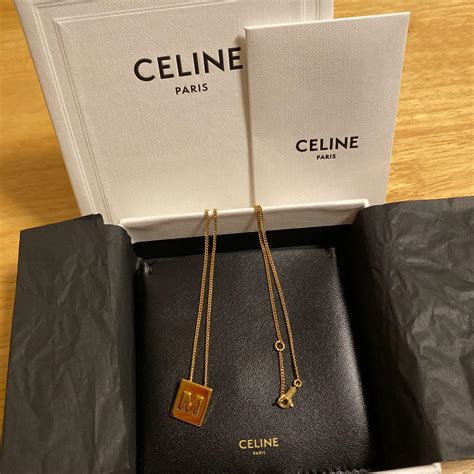 美品 セリーヌ Celine ネックレス イニシャル ゴールド M メルカリ