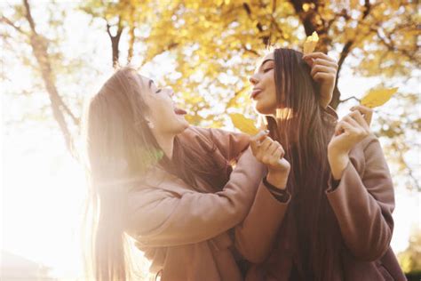 Long Tongue Girls Banque Dimages Et Photos Libres De Droit Istock