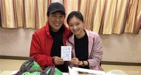 張藝謀妻子陳婷平安夜曬自拍，網友大讚：小女兒越長越漂亮了！ 每日頭條