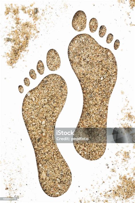 모래 위에 종이로 만든 발자국 발에 대한 스톡 사진 및 기타 이미지 발 발자국 모래 Istock