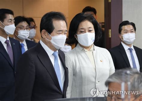 규제자유특구위 참석하는 정세균 총리 연합뉴스