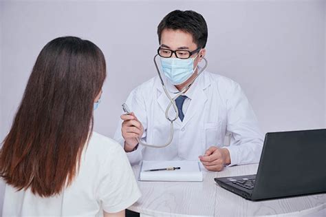 医生问诊面诊医务人员人物摄影图片