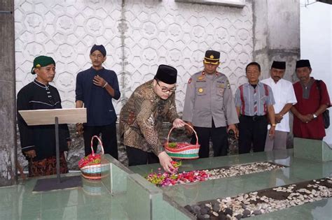 Peringatan Hari Jadi Bupati Kediri Ziarah Makam Leluhur