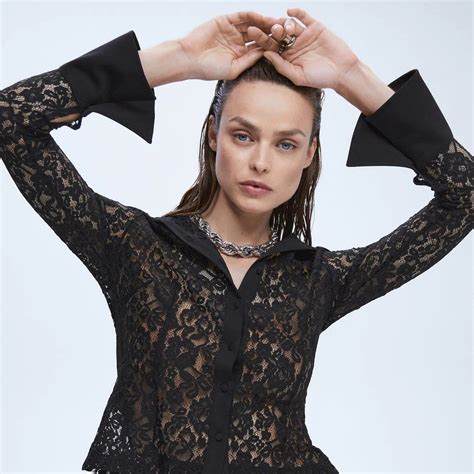 Total 93 Imagen Outfit Con Blusa Negra De Encaje Abzlocalmx