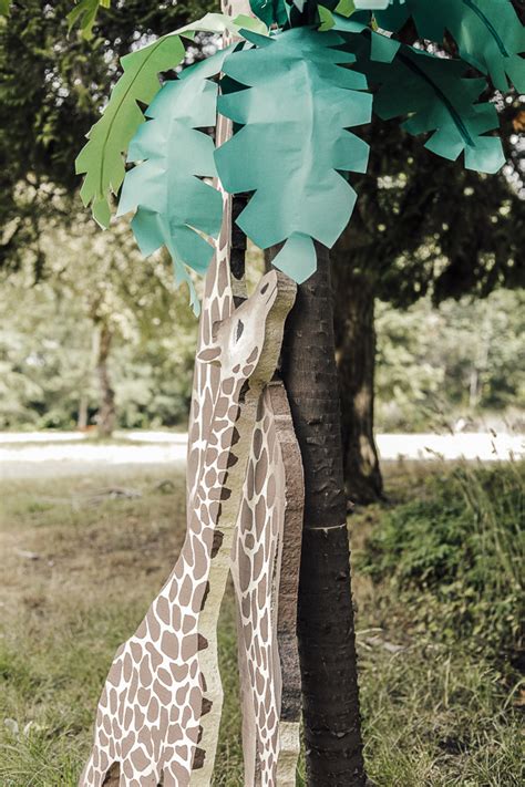 How To Make DIY Palm Trees She Holds Dearly