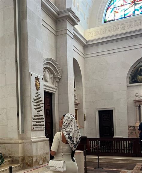 Georgina Rodriguez Veste Griffata Al Santuario Di Fatima Il Look Da