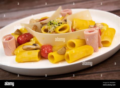 Recipe For Rigatoni Pasta With Chiatsu Squash Cream Ham Tomato
