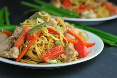 30 Minute Spicy Chicken Lo Mein Recipe Stuffed Peppers Whole Food