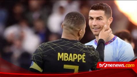 Momen Mbappe Periksa Wajah Ronaldo Yang Lebam Saat Riyadh All Star Vs PSG