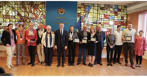 Министър Димитър Илиев награди медалисти от международни мастърс форуми