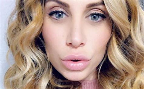 Paola Caruso Critiche Per La Foto Nuda Nella Vasca Con Il Figlio