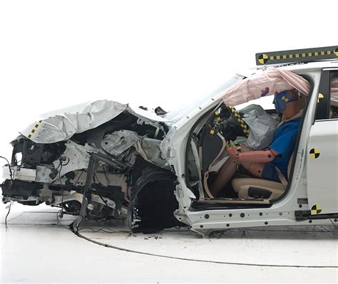 2015 Bmw 5 Series Gets Rated By Iihs For Small Overlap Front Test