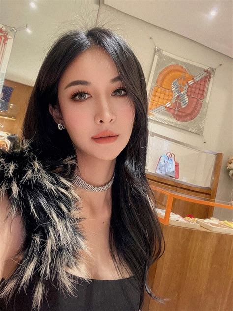 งานดีบอกต่อ “น้องพลอย” ซุปเปอร์คาร์เลดี้ เจ้าของอู่รถสุดสวยแซ่บซี๊ด ดี