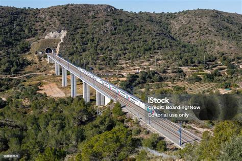 마드리드의 우이고 에스파나 Sncf의 Tgv 유로듀플렉스 고속 열차 스페인 로다 데 베라 근처 바르셀로나 고속 철도 노선 0명에
