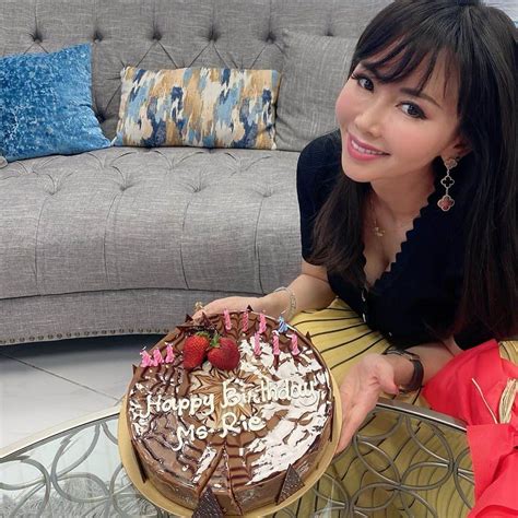 Rieさんのインスタグラム写真 Rieinstagram 「誕生日が来るたびに 年齢のナンバーは増えてて 自分でもビックリしてしまいます