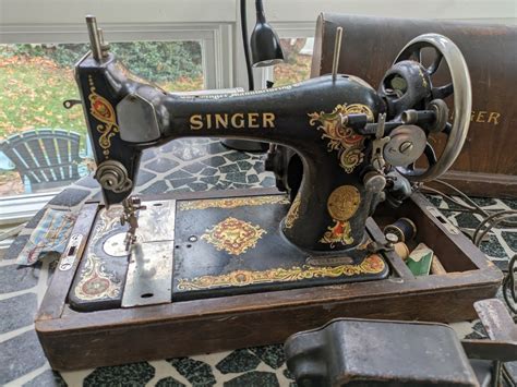 1925 Singer Model 128 Sewing Machine