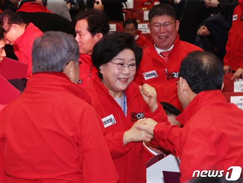 인사 나누는 이혜훈 후보 뉴스1