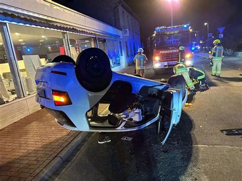 Unfall in Velpke Auto überschlägt sich Fahrerin verletzt