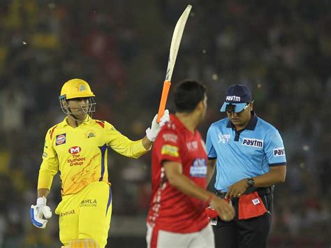 IPL चननई सपरकगस क परकटस मच म धन दख परन रग