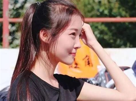 黑龙江00后艺考女神，清纯可人，腿长逆天！