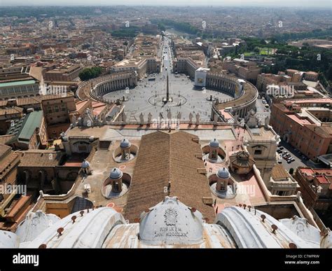 Vista Dalla Cupola Della Basilica Di San Pietro Su Piazza San Pietro E