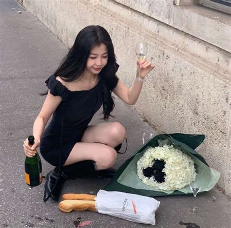 Ngu Thư Hân Nhận Gạch đá Vì để Bánh Mì Dưới đất Lãng Phí đồ ăn