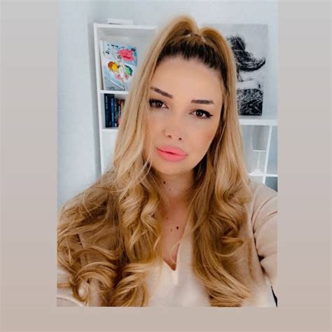 Larisa Dinu • Threads Say More