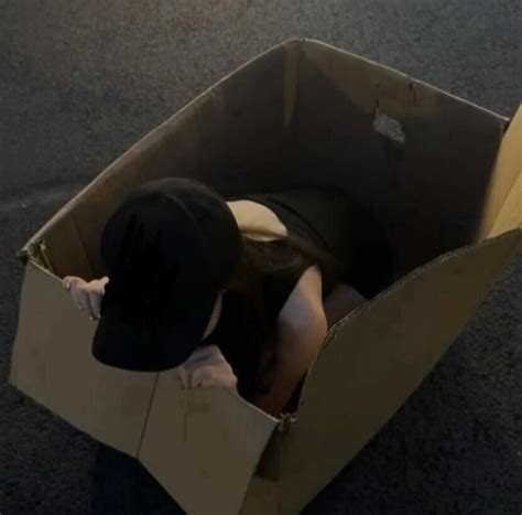 捨てられました🥺 おじさん拾ってください😭😭😭