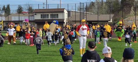 Rdfod202304 Ryan Douglass Field Of Dreams Baseball Clinics