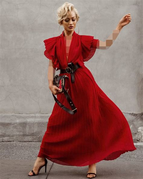 پیراهن پلیسه یقه هفت و موی کوتاه Fashion Red Dress Fashion Outfits
