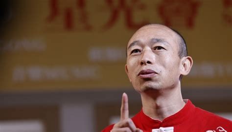 （25年25人）香港退休總警司曾財安憶回歸雨夜迎接解放軍 25年25人 香港中通社