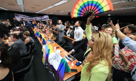 Após Muita Pressão Comissão Da Câmara Adia Votação De Pl Que Proíbe