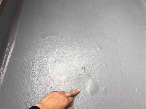 Frp防水を施工したベランダの床の膨れは放置禁止！ 栃木県宇都宮市の雨漏り修理・屋根工事専門店【リフォームの森】