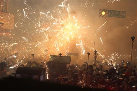 台南鹽水蜂炮元宵夜狂炸（2） 圖