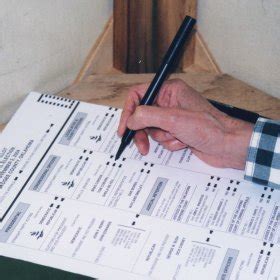 Sondaż CBOS PO i PiS tracą poparcie SLD zyskuje PR24 PL