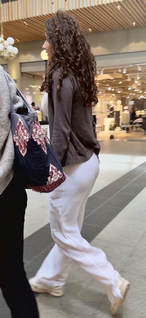 Curly Hair White Pants Vpl [oc] 🤩 Spandex Leggings And Yoga Pants Forum