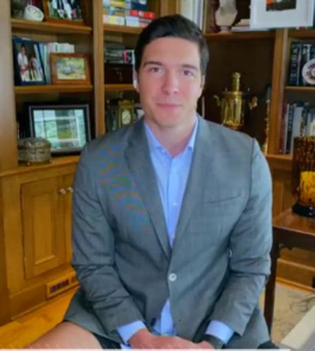 Abc News Correspondent Will Reeve Caught Reporting In A Suit Jacket