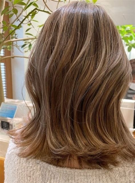 写真 6枚目 大人女子だって髪色で遊びたい！ミディアムさん向け「おしゃれヘアカラー特集」 Locari（ロカリ）