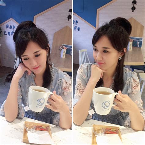 何妤玟 Winnie Ho 上週通告滿檔，趁著中間的一個小空閒，去享受了日韓很流行的『按摩咖啡廳』，在喧鬧的台北街 Facebook