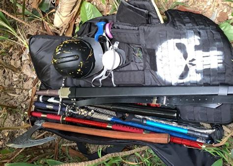 修例風波：警馬鞍山草叢檢武士刀戰術背心｜即時新聞｜港澳｜oncc東網