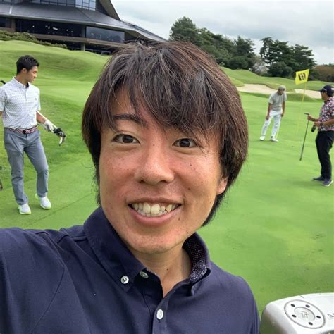ゴルフグリップの握り方、右手の親指や人差し指の正しい位置や形は？