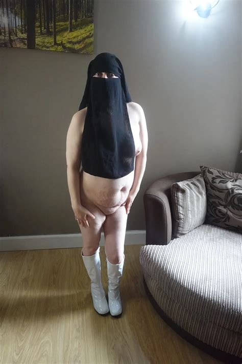 Nude In Niqab And Boots 40 Nude Pics Xhamster