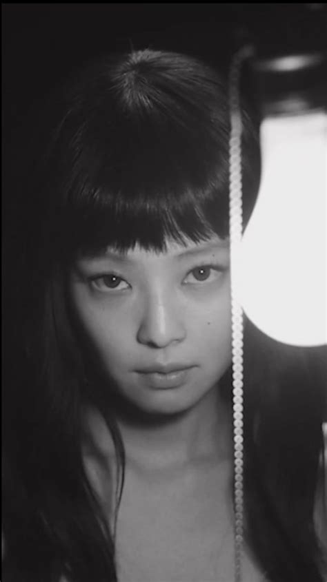 블랙핑크 제니 과감한 노브라 신규 화보 공개에 누리꾼 깜짝 놀랐다 사진 다수 포스트쉐어